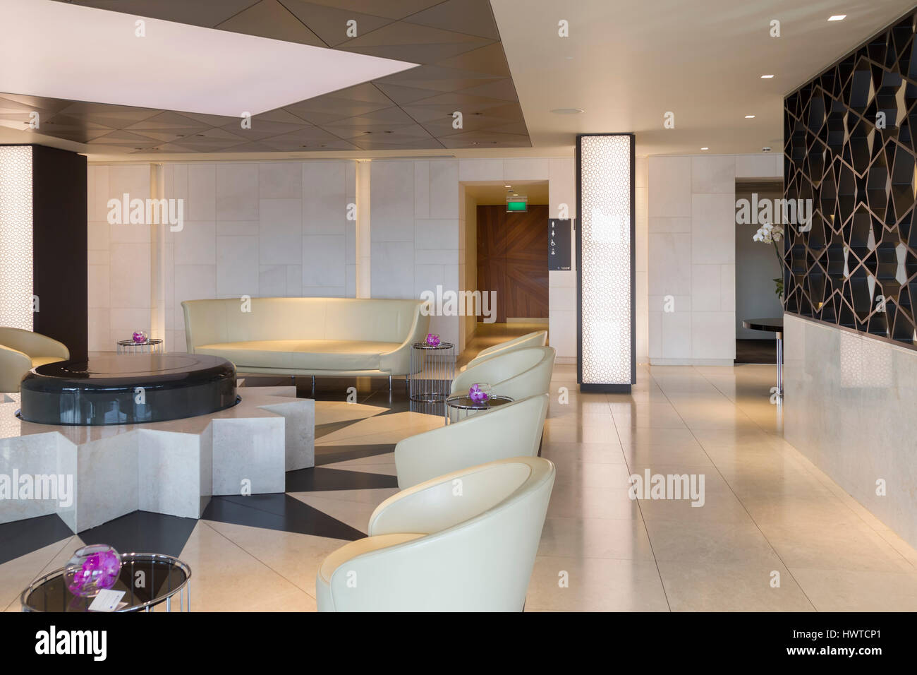 London Heathrow Premium Lounge, Qatar Airways Stock Photo - Alamy