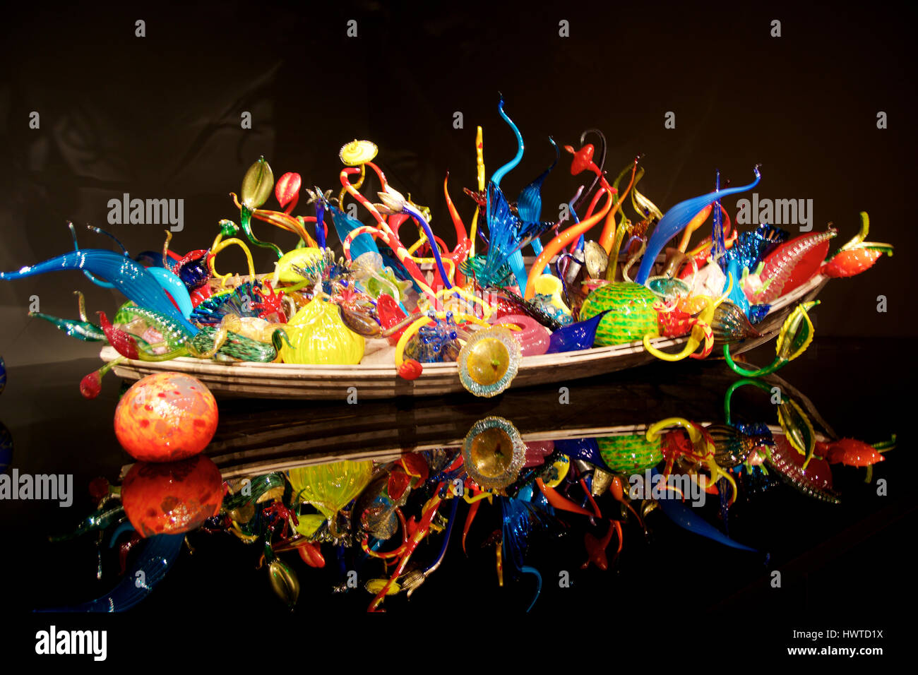 Dale chihuly glass boat hi-res stock photography and images - Alamy