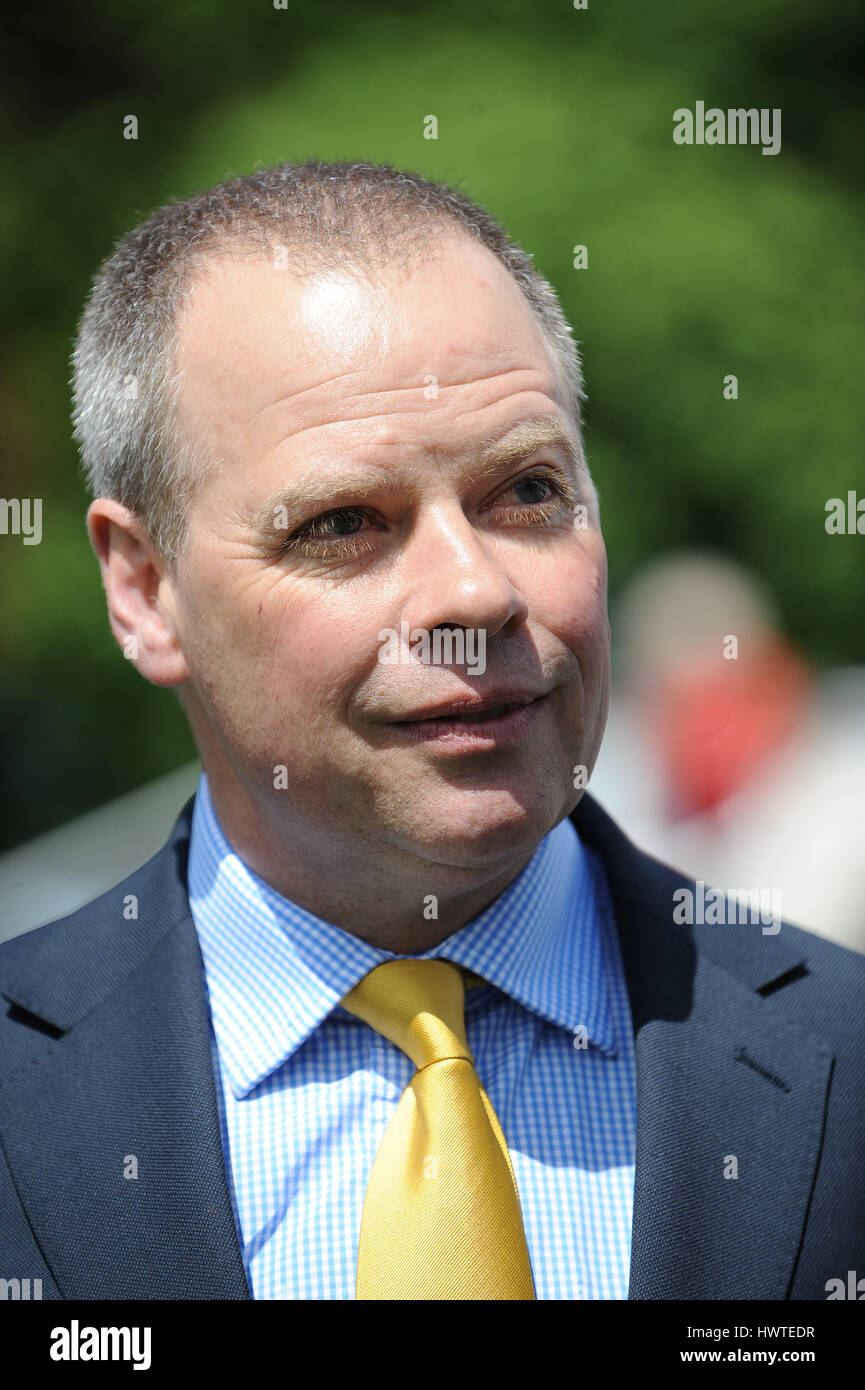Clive cox race horse trainer hi-res stock photography and images - Alamy
