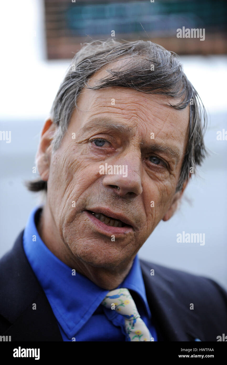 HENRY CECIL RACE HORSE TRAINER RACE HORSE TRAINER YORK RACECOURSE YORK ...