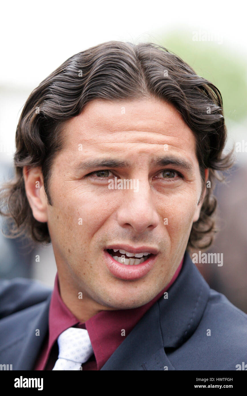 Claudio pizarro horse hi-res stock photography and images - Alamy
