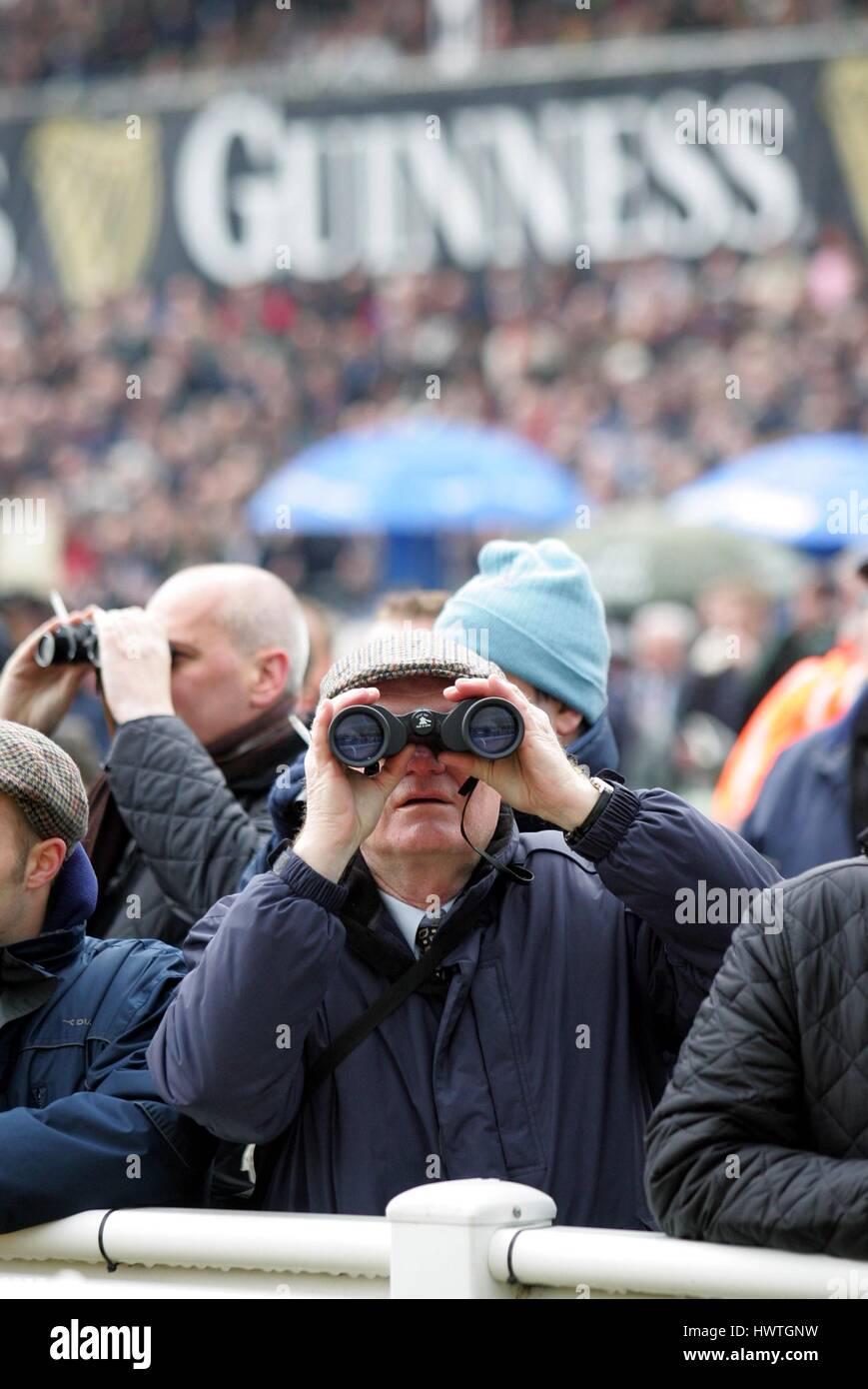 Spectator binoculars racecourse hi-res stock photography and images - Alamy