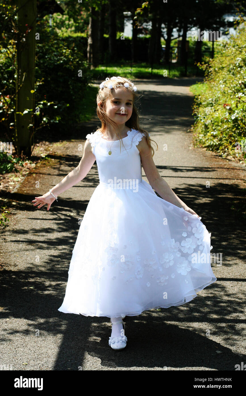 Holy communion girl hi-res stock photography and images - Alamy