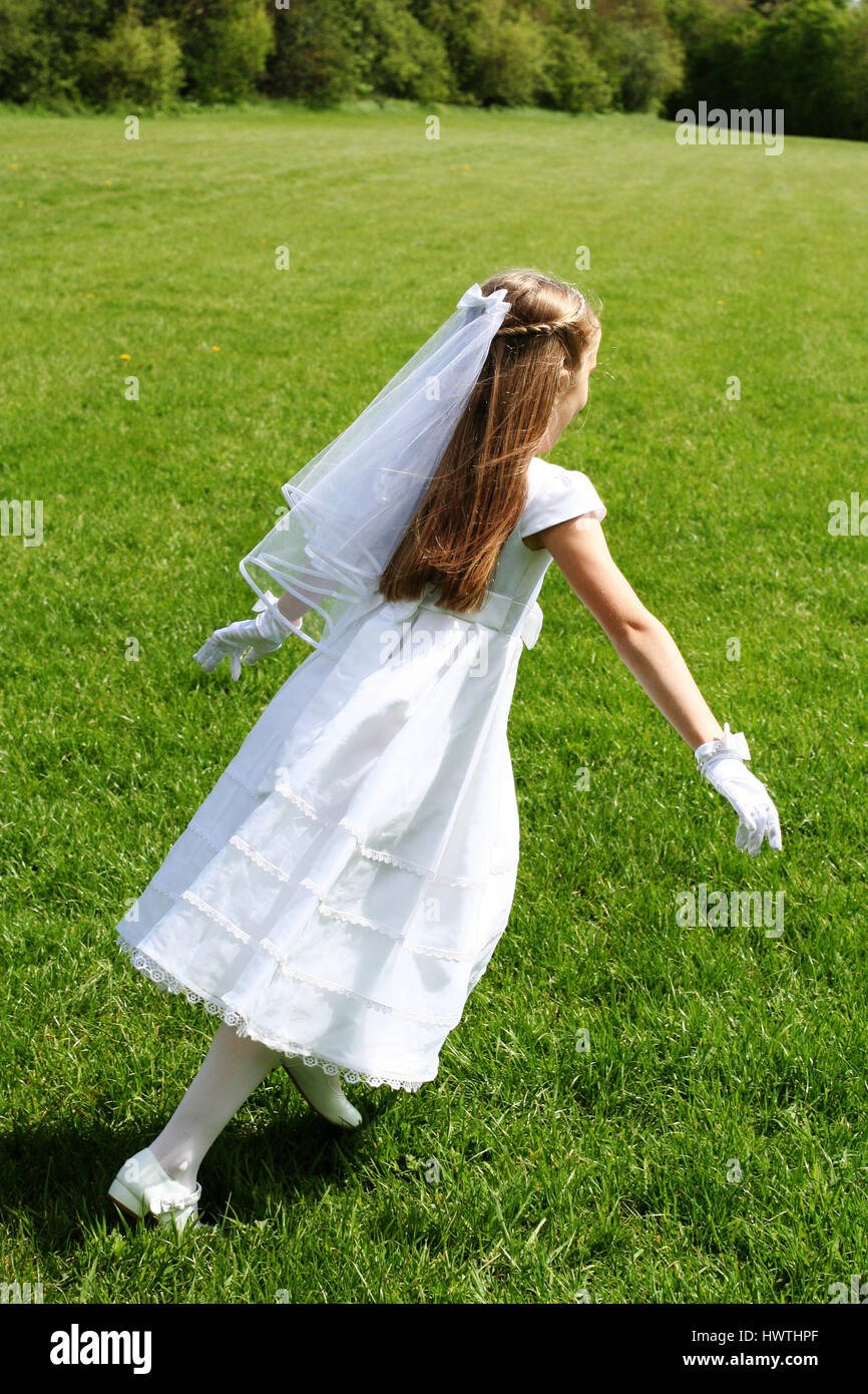 First communion girl veil hi-res stock photography and images - Alamy