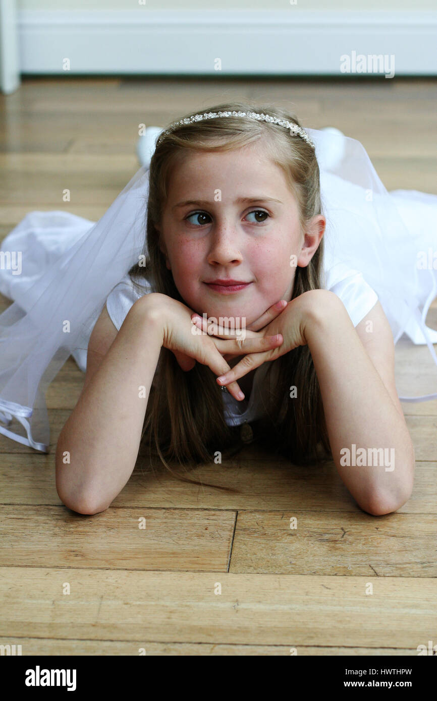 First communion girl veil hi-res stock photography and images - Alamy