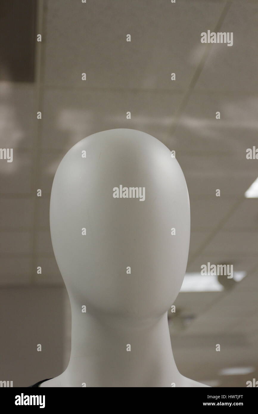 Mannequin without face hi-res stock photography and images - Alamy