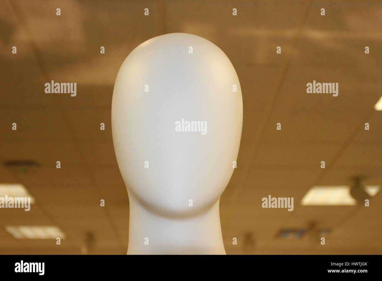 Mannequin no clothes hi-res stock photography and images - Alamy