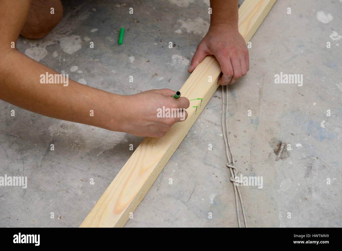 carpenter making marks on a wooden beam Stock Photo - Alamy