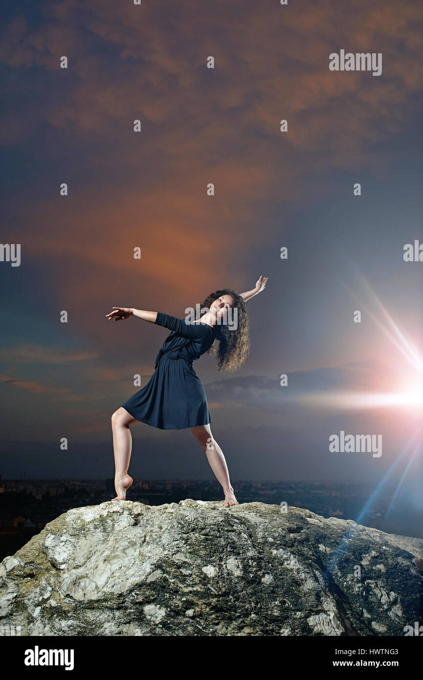 young, smiling dancer posing Stock Photo - Alamy