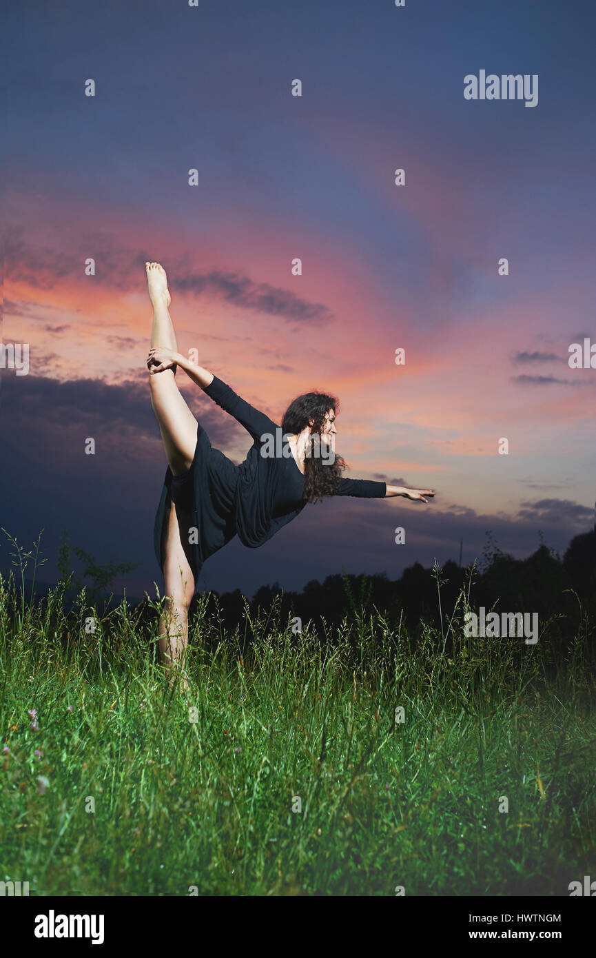 athletic, curly dancer performs vertical side splits Stock Photo - Alamy