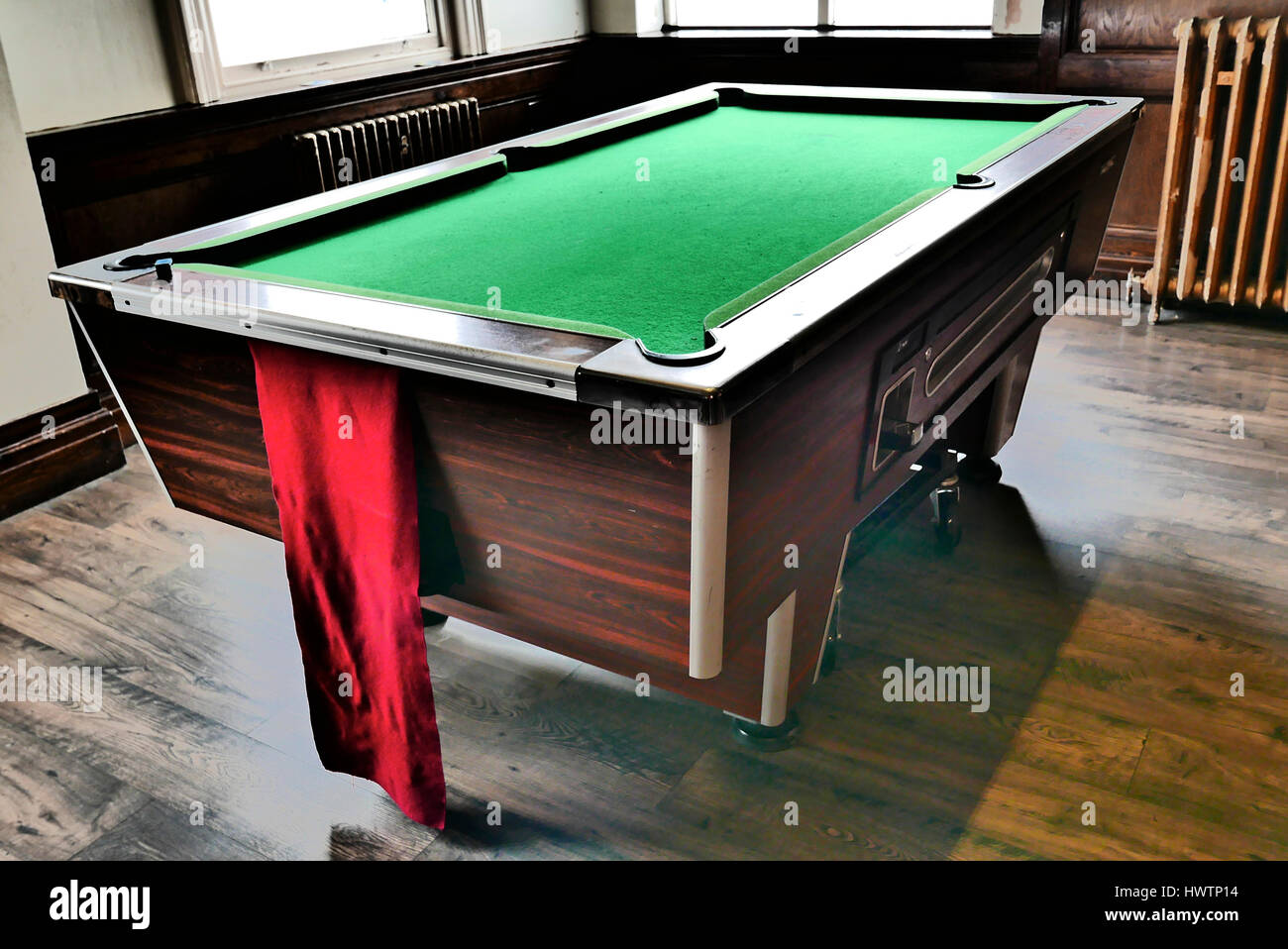 Empty pool table in bar Stock Photo - Alamy