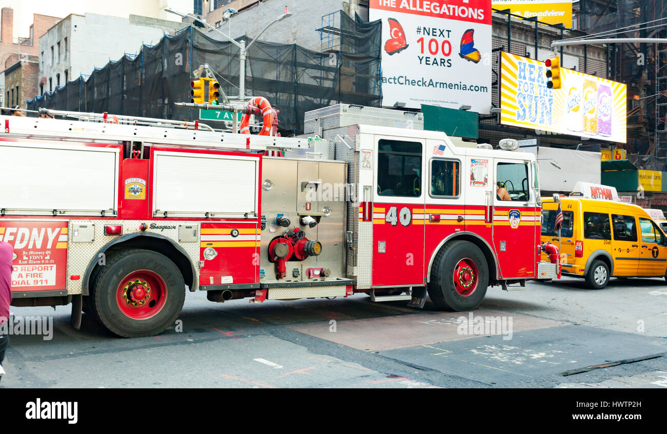 Ladder truck fdny fire department hi-res stock photography and images ...