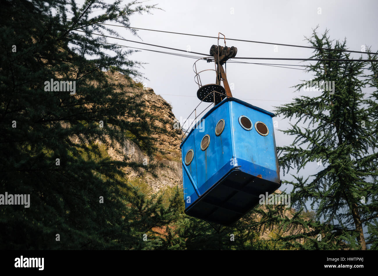 Aerial ropeway cabin hi-res stock photography and images - Alamy