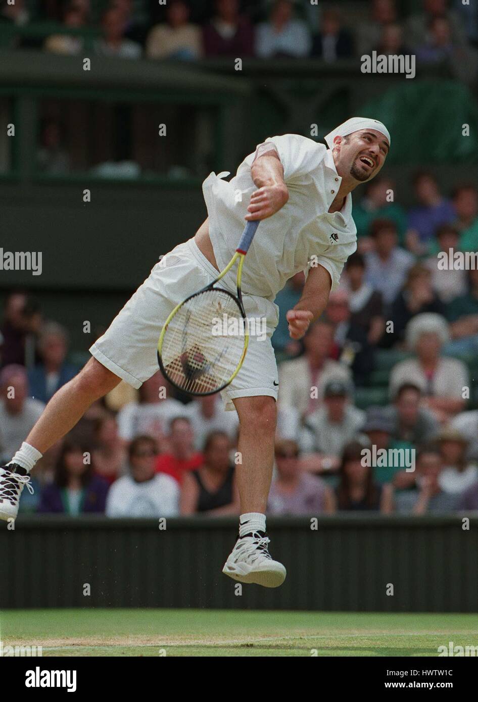 ANDRE AGASSI WIMBLEDON 05 July 1995 Stock Photo - Alamy