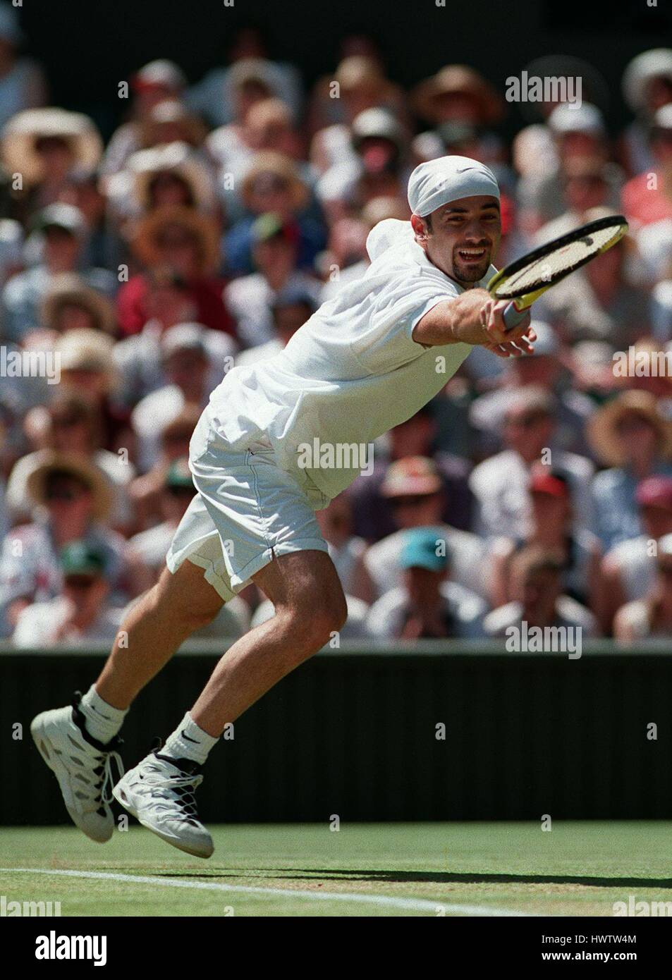 ANDRE AGASSI WIMBLEDON 03 July 1995 Stock Photo - Alamy