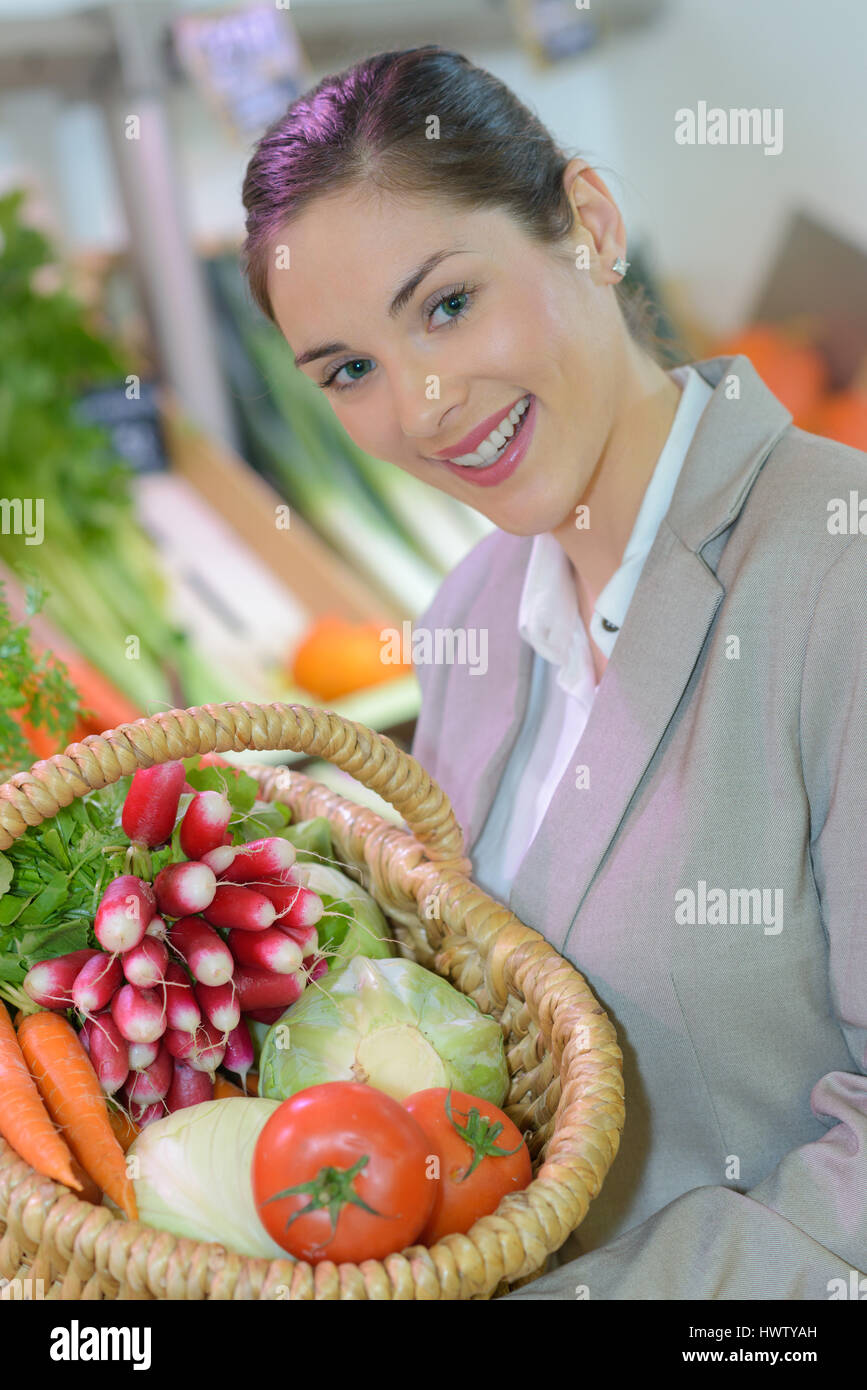 attractive woman in produce section of grocery store Stock Photo - Alamy