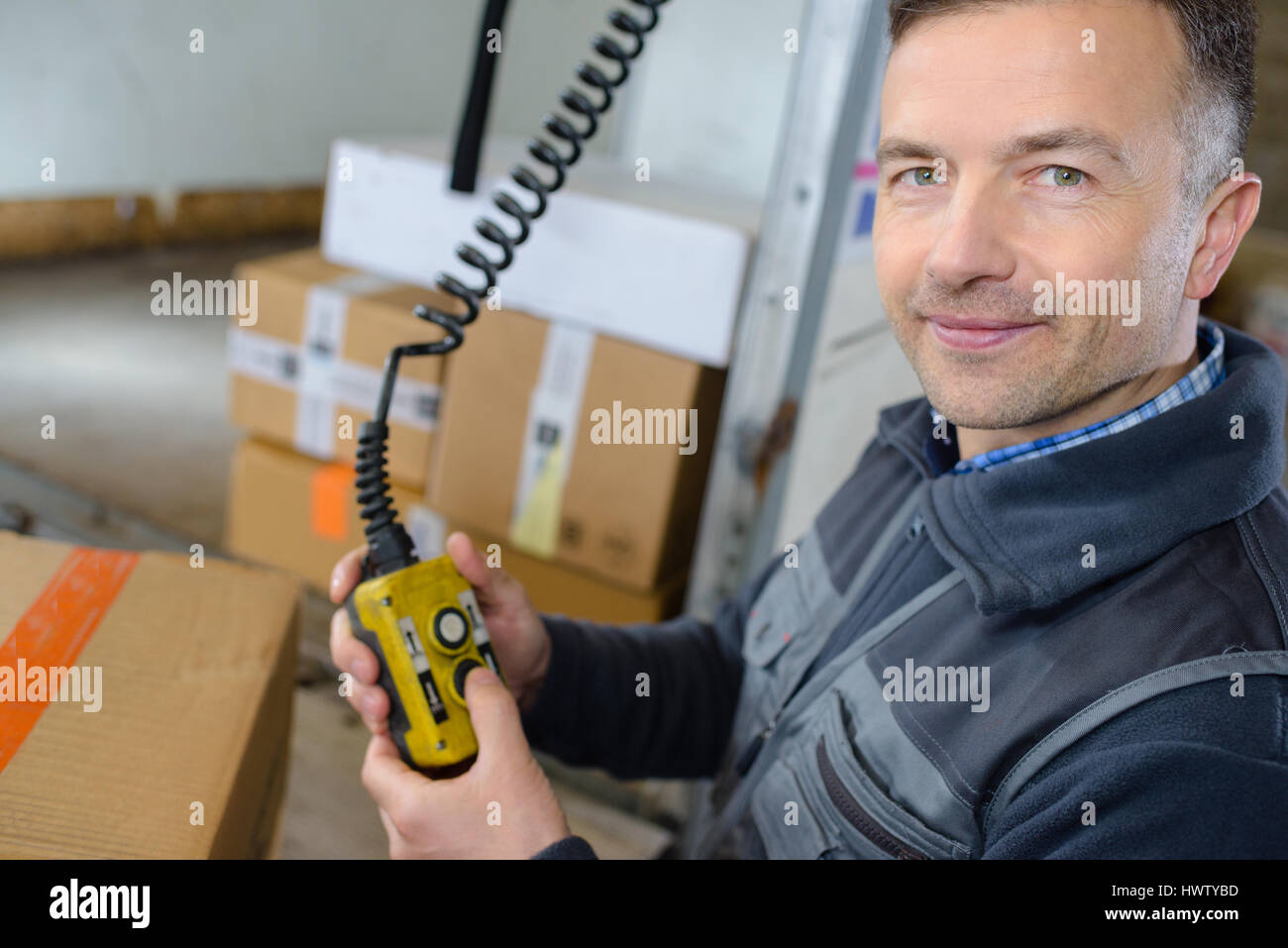 man mover carrying cardboard boxes into empty truck Stock Photo - Alamy