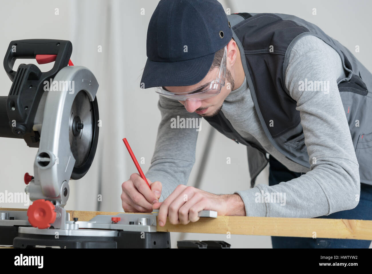 Carpenter marking position on wood Stock Photo - Alamy