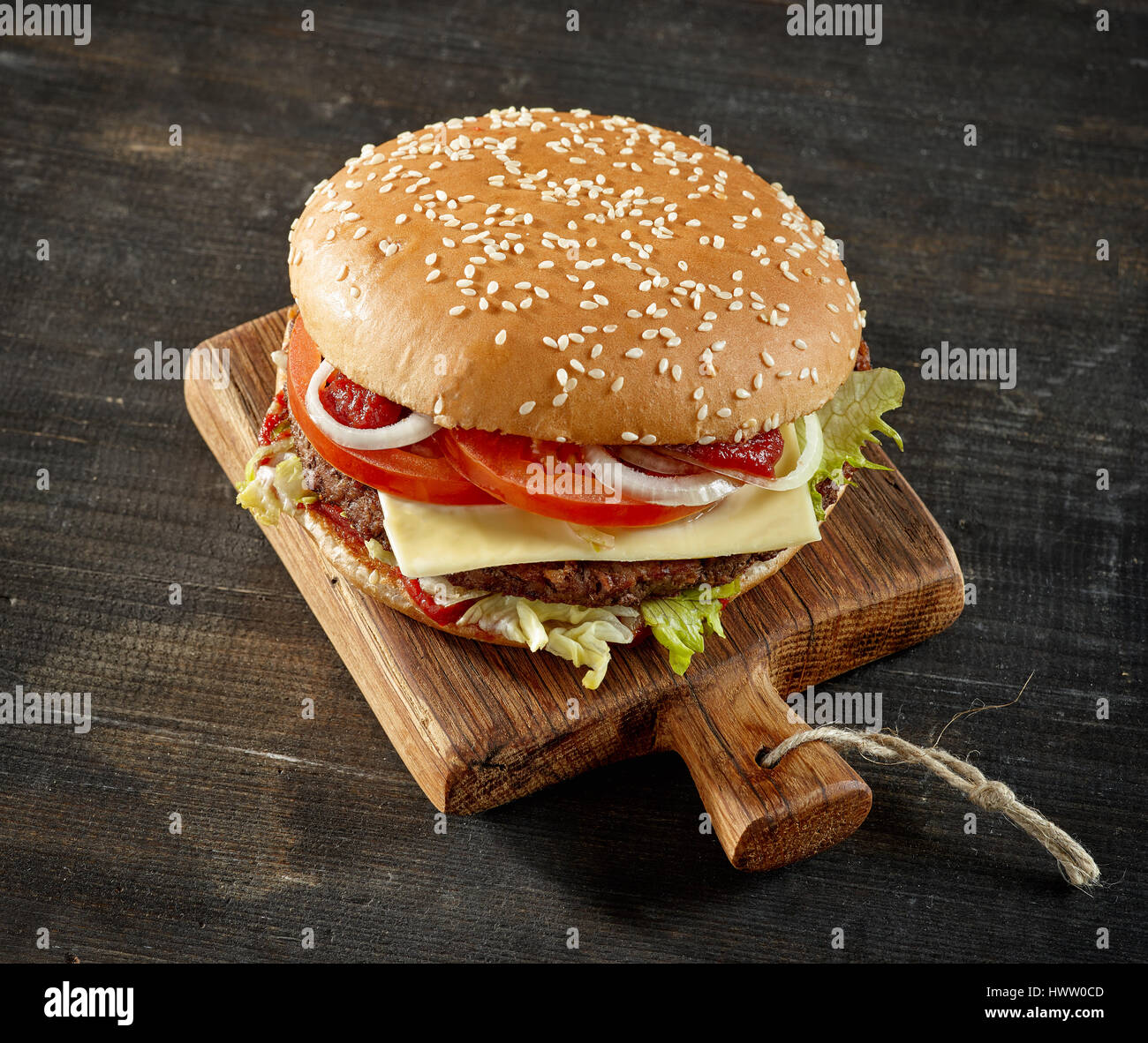 Wooden table burger hi-res stock photography and images - Alamy