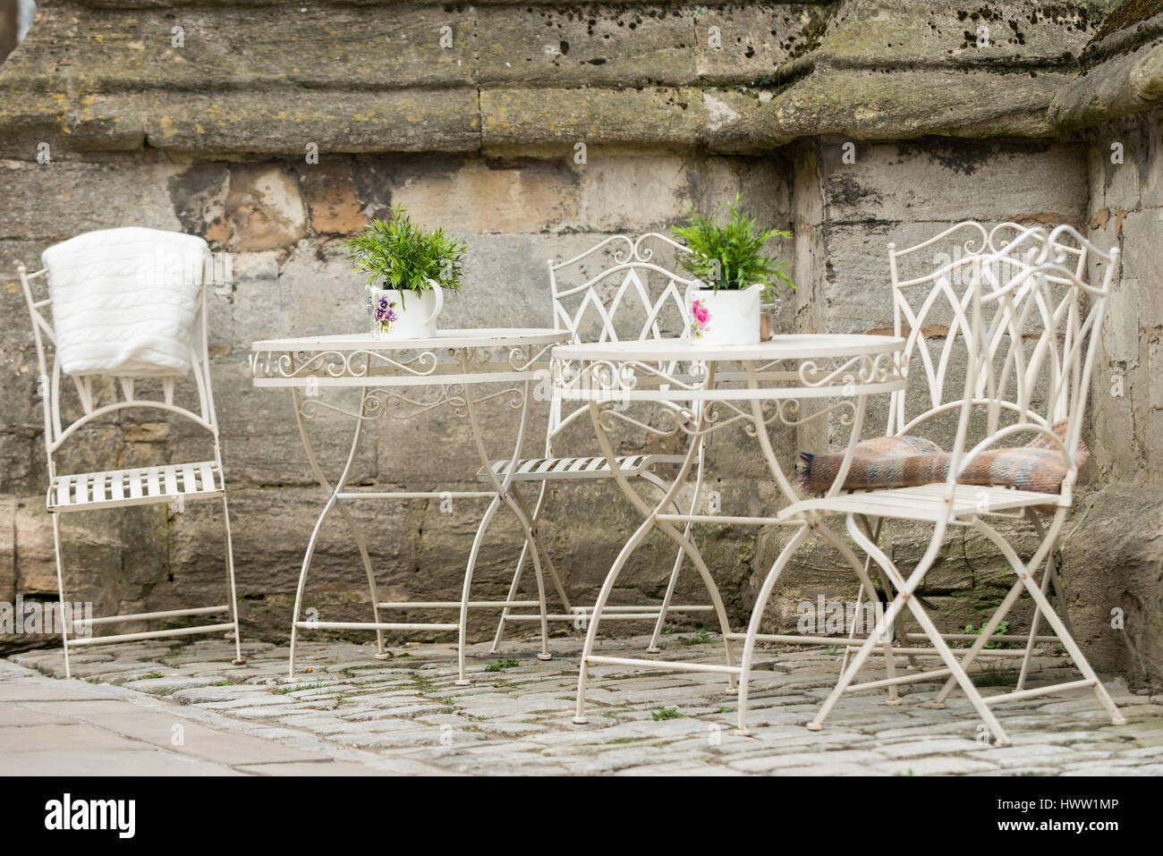 Ornate tables hi-res stock photography and images - Alamy