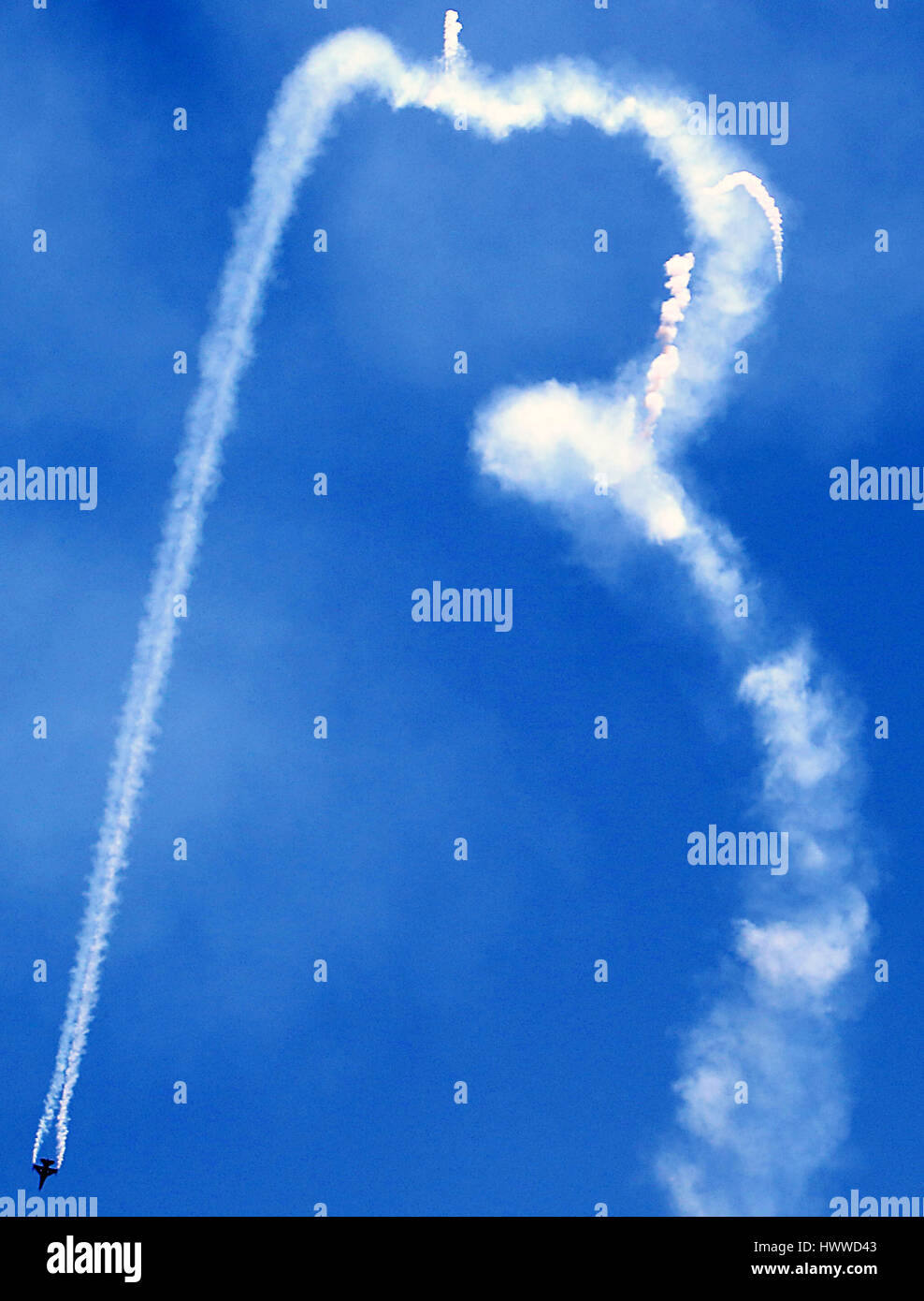 Karachi. 23rd Mar, 2017. A Pakistani F-16 jet performs during ...