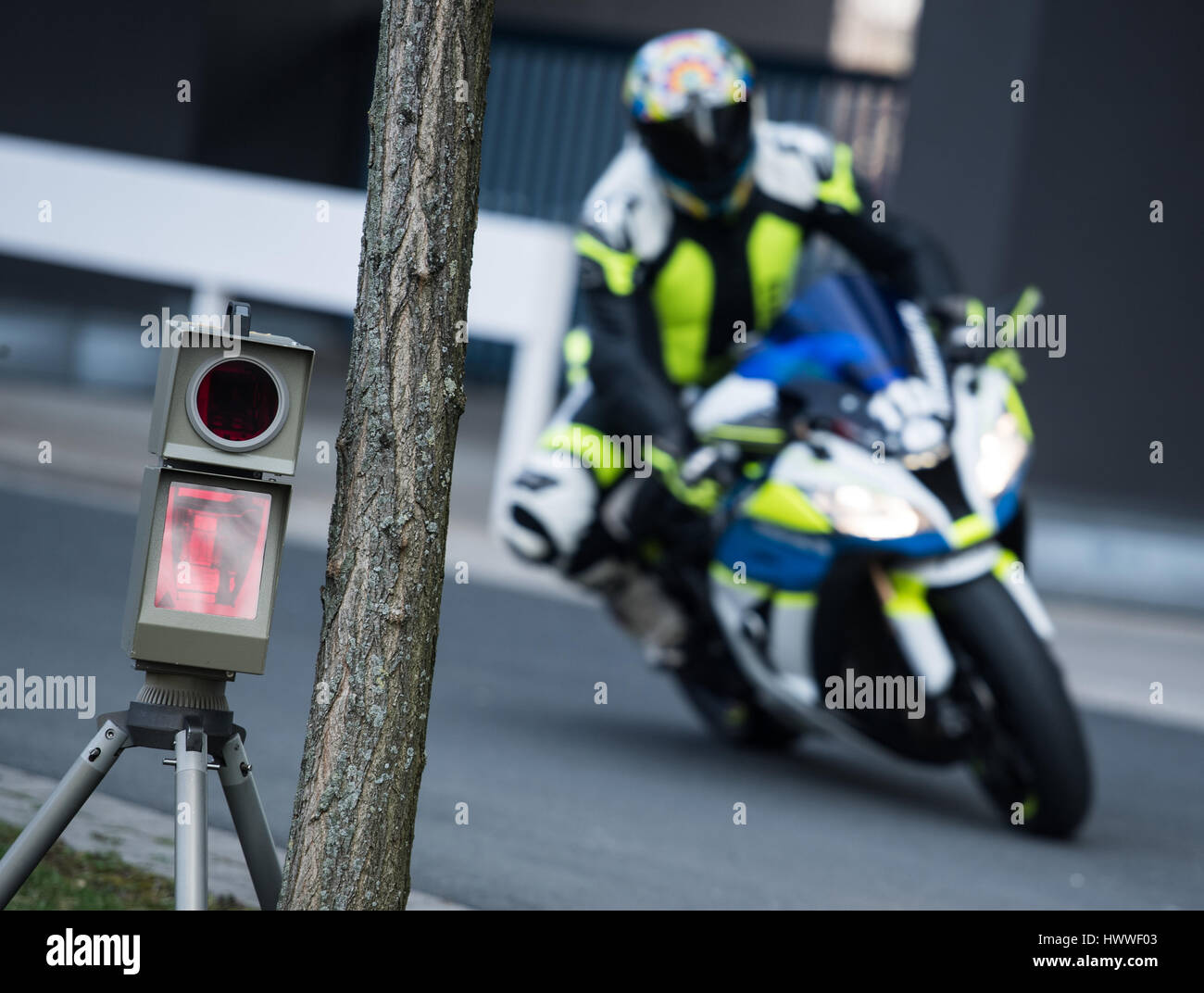 Wiesbaden, Germany. 16th Mar, 2017. The police demonstrates a speed ...