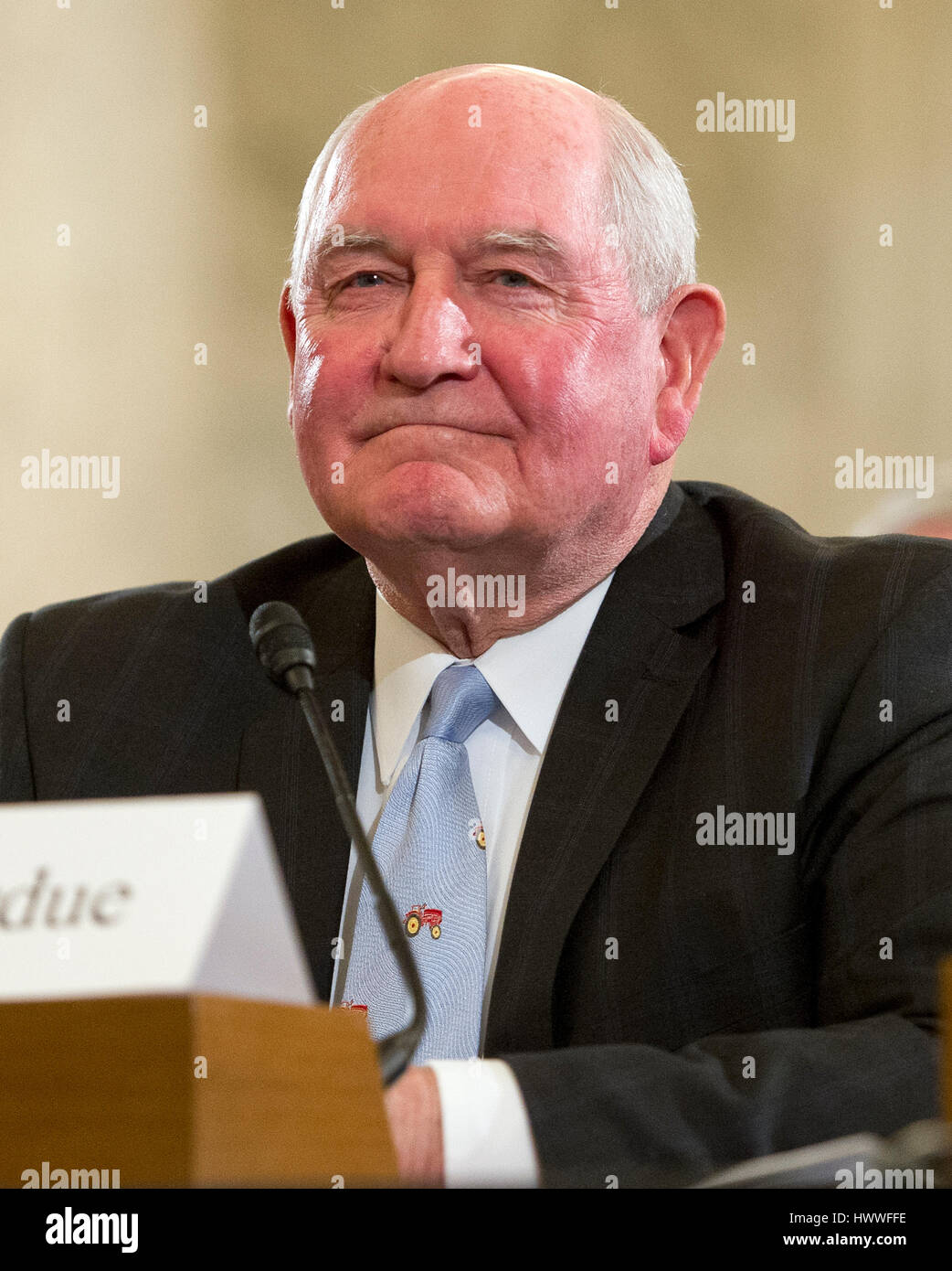 Sonny perdue hi-res stock photography and images - Alamy