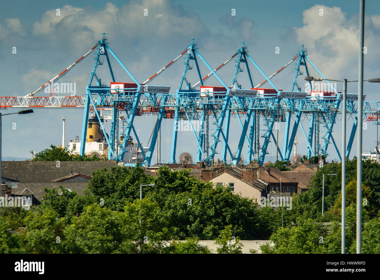 Dockside cranes hi-res stock photography and images - Alamy