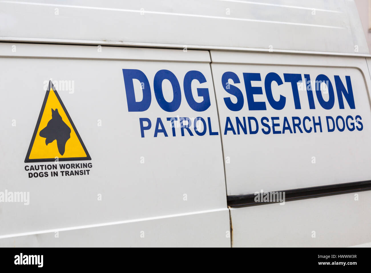 Caution working dogs in transit sign hi-res stock photography and ...