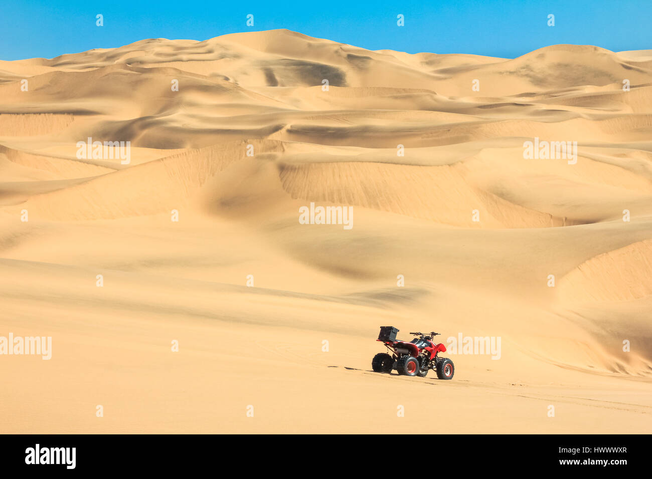 Quad driving in sand desert. ATV in middle of nowhere Stock Photo - Alamy