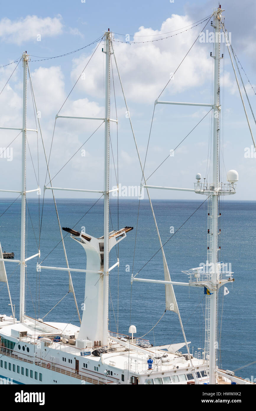 Small ship masts on hi-res stock photography and images - Alamy