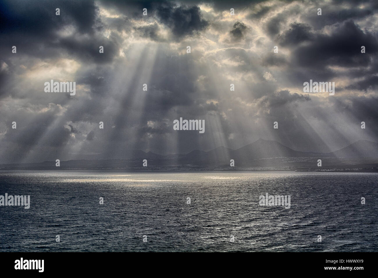 God rays and clouds hi-res stock photography and images - Alamy