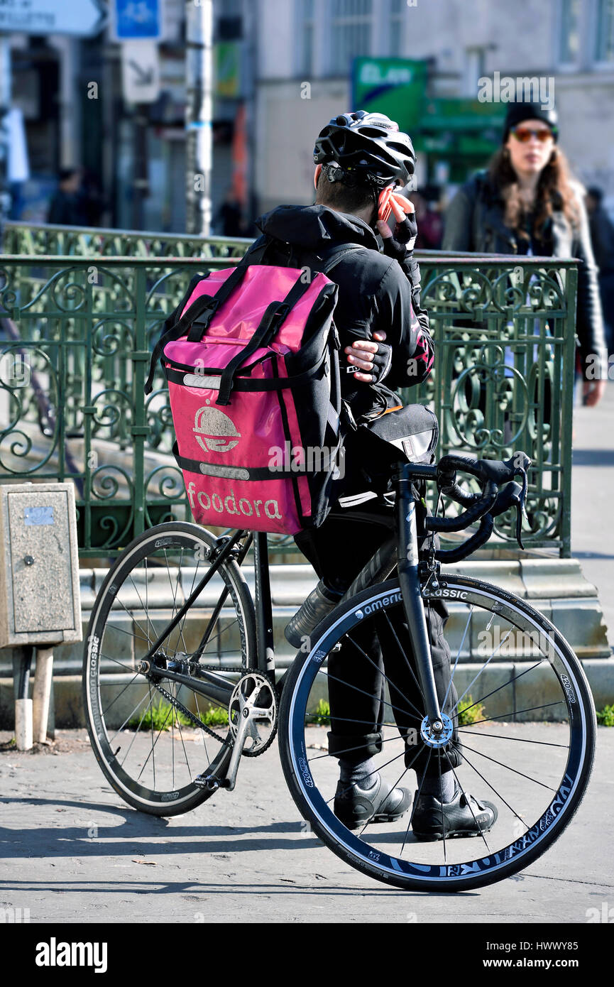Foodora delivery man hi-res stock photography and images - Alamy