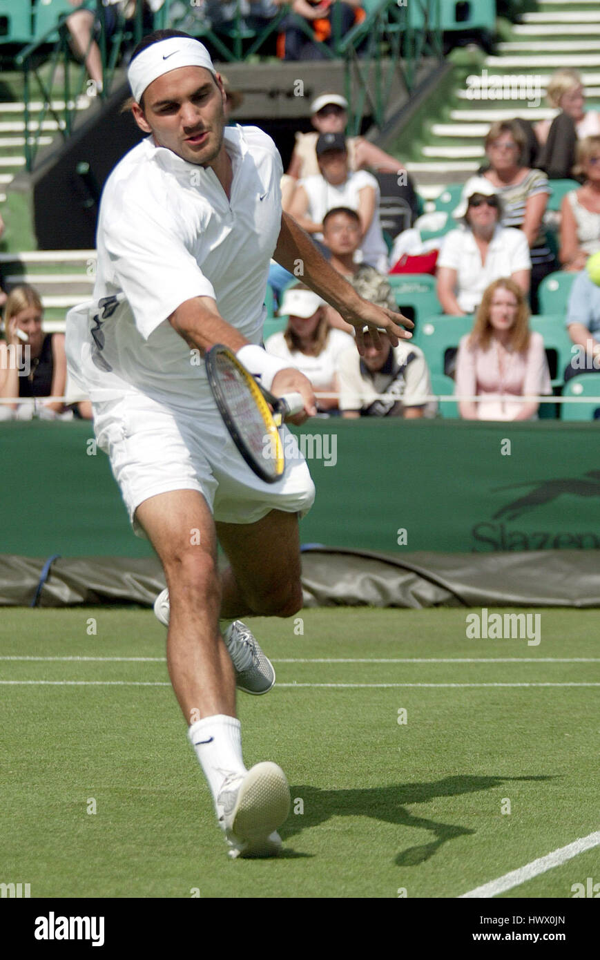 Roger federer wimbledon 2003 hi-res stock photography and images - Alamy