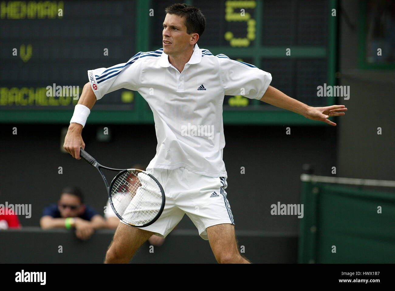 Tim henman wimbledon 2002 hi-res stock photography and images - Alamy