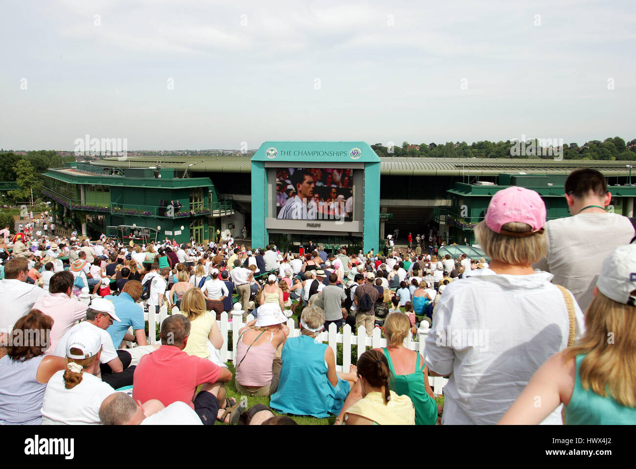 Wimbledon spectators hi-res stock photography and images - Alamy