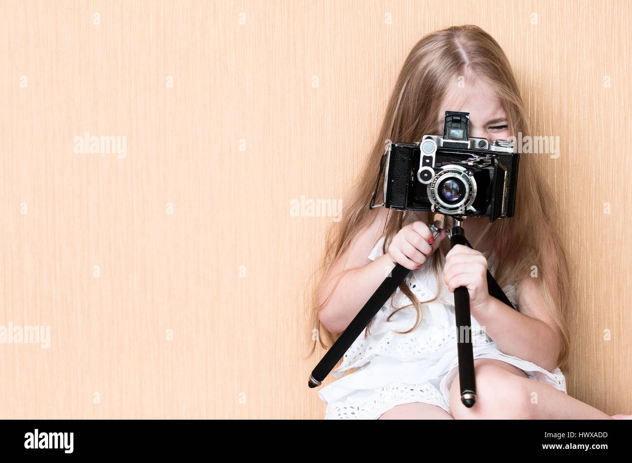 Little girl shoots on camera Stock Photo - Alamy