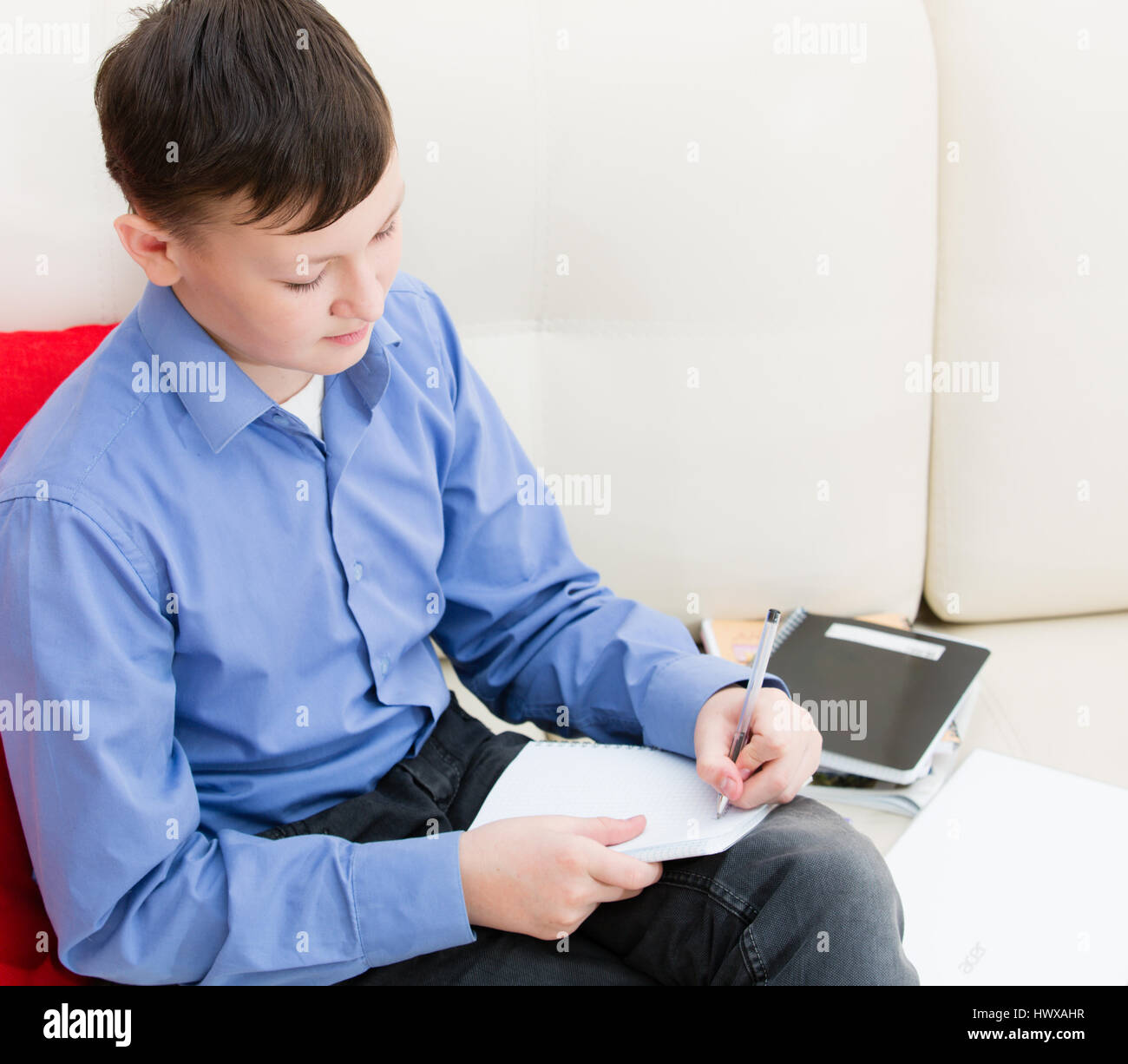 Left handed writing hi-res stock photography and images - Alamy