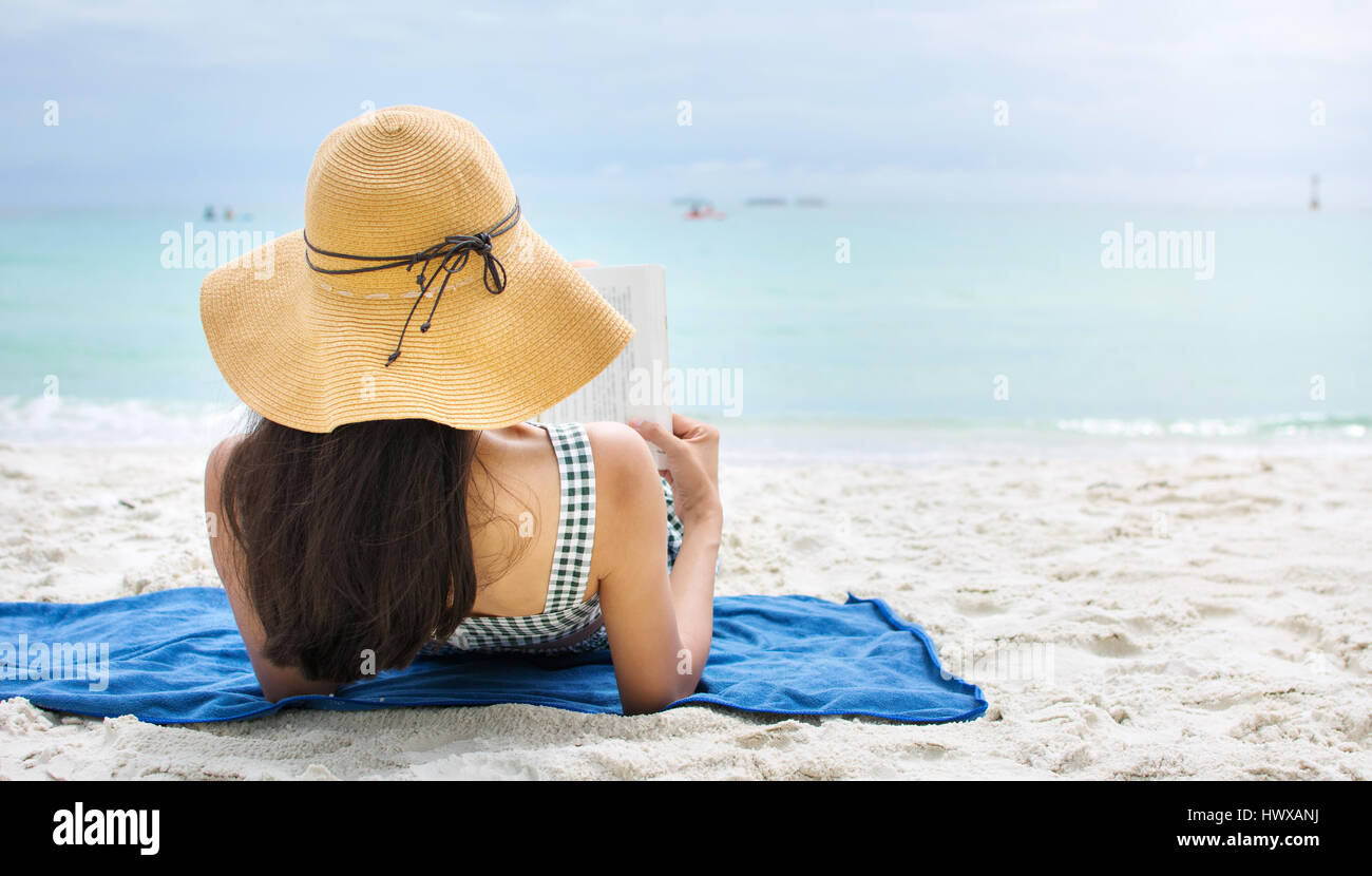 Woman reading on a beach hi-res stock photography and images - Alamy