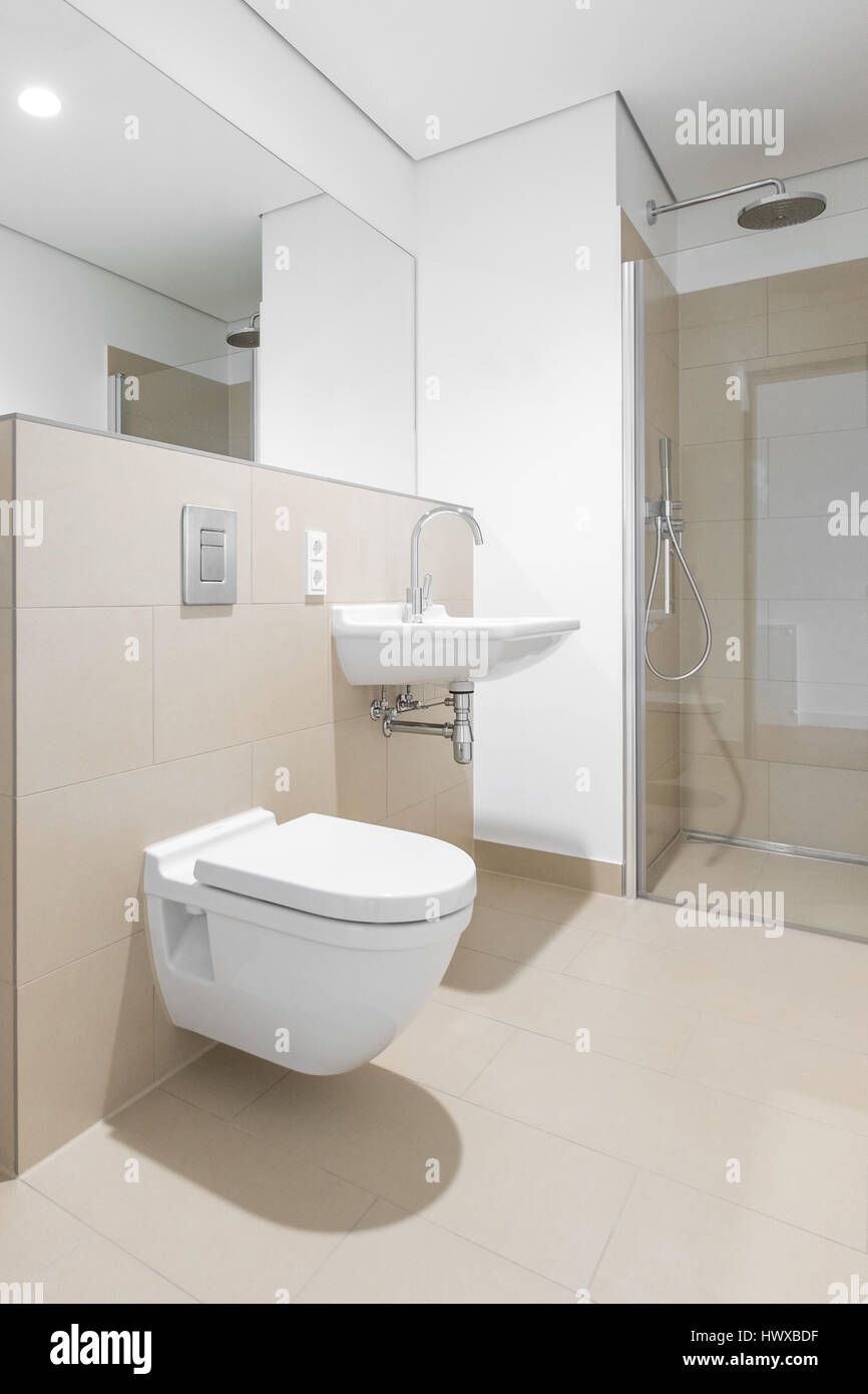 Porcelain tiled bathroom hi-res stock photography and images - Alamy