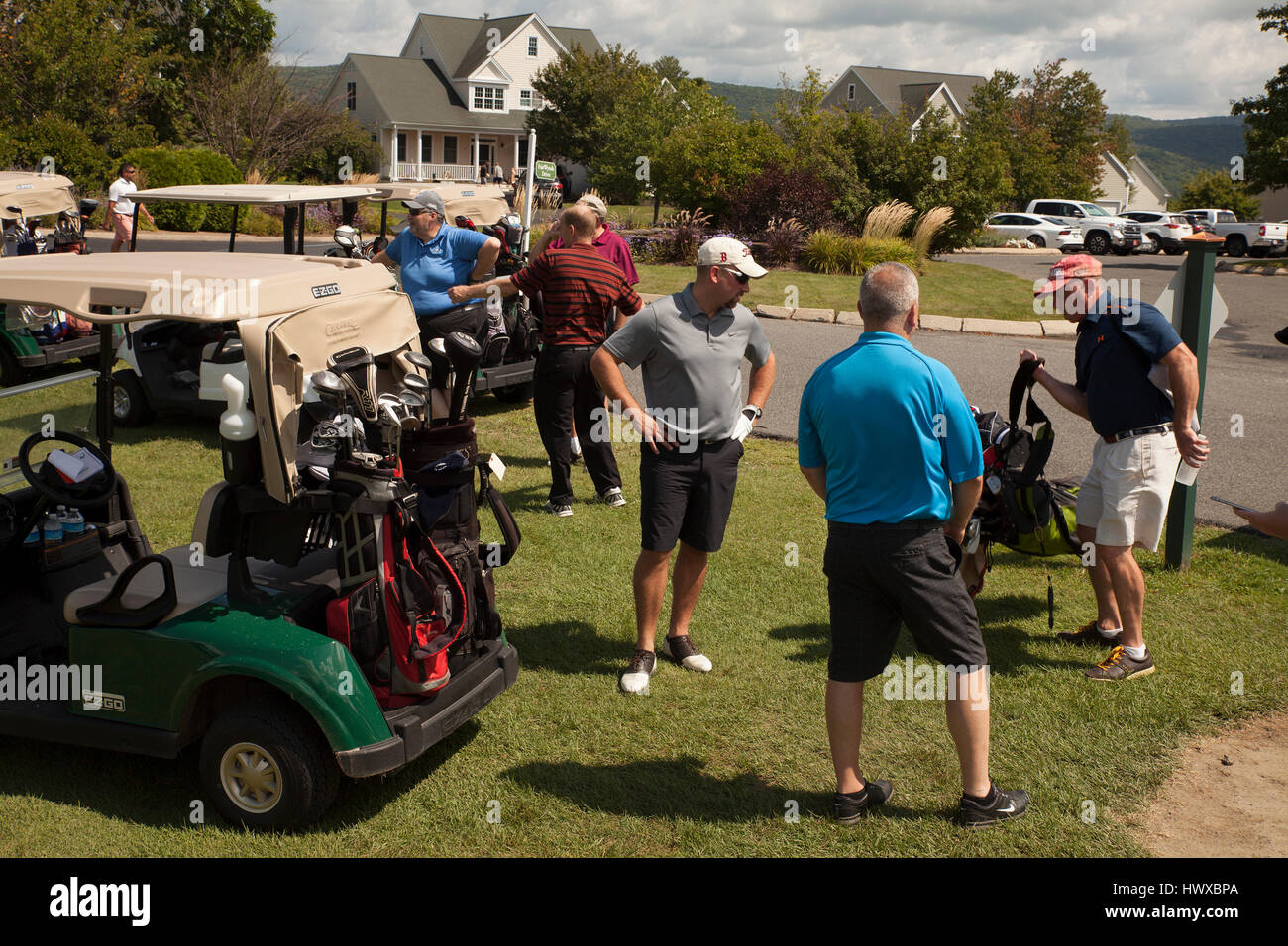 Men at country club hi-res stock photography and images - Alamy