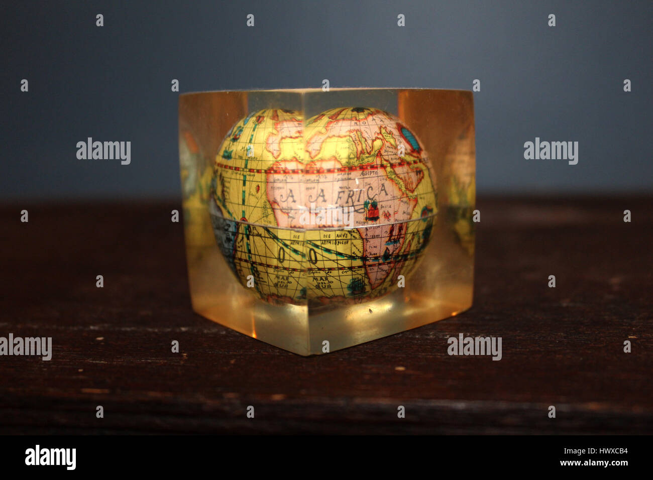 World of cube hi-res stock photography and images - Alamy