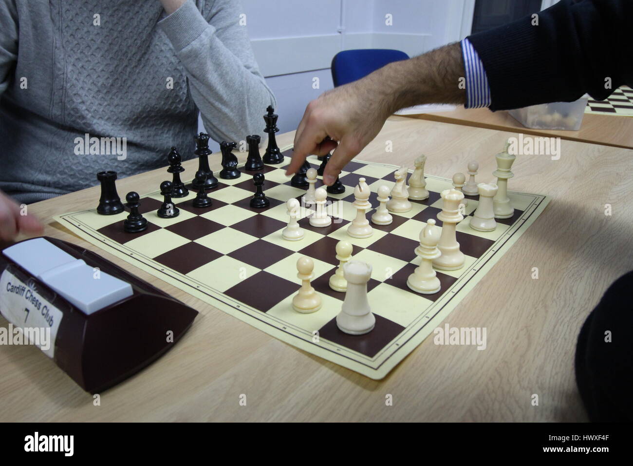 Friendly chess match hi-res stock photography and images - Alamy
