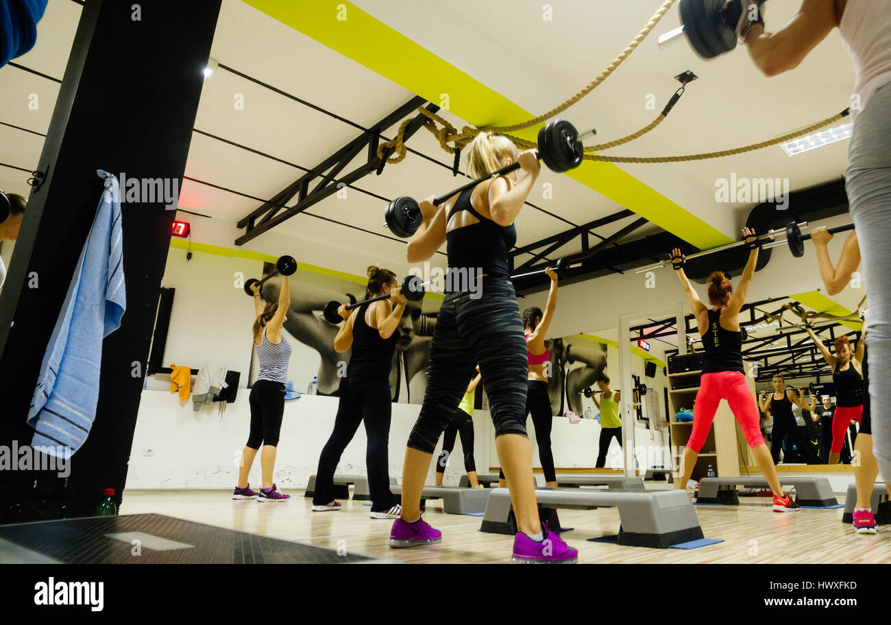 Step and Pump Fitness. Group fitness workout Stock Photo - Alamy