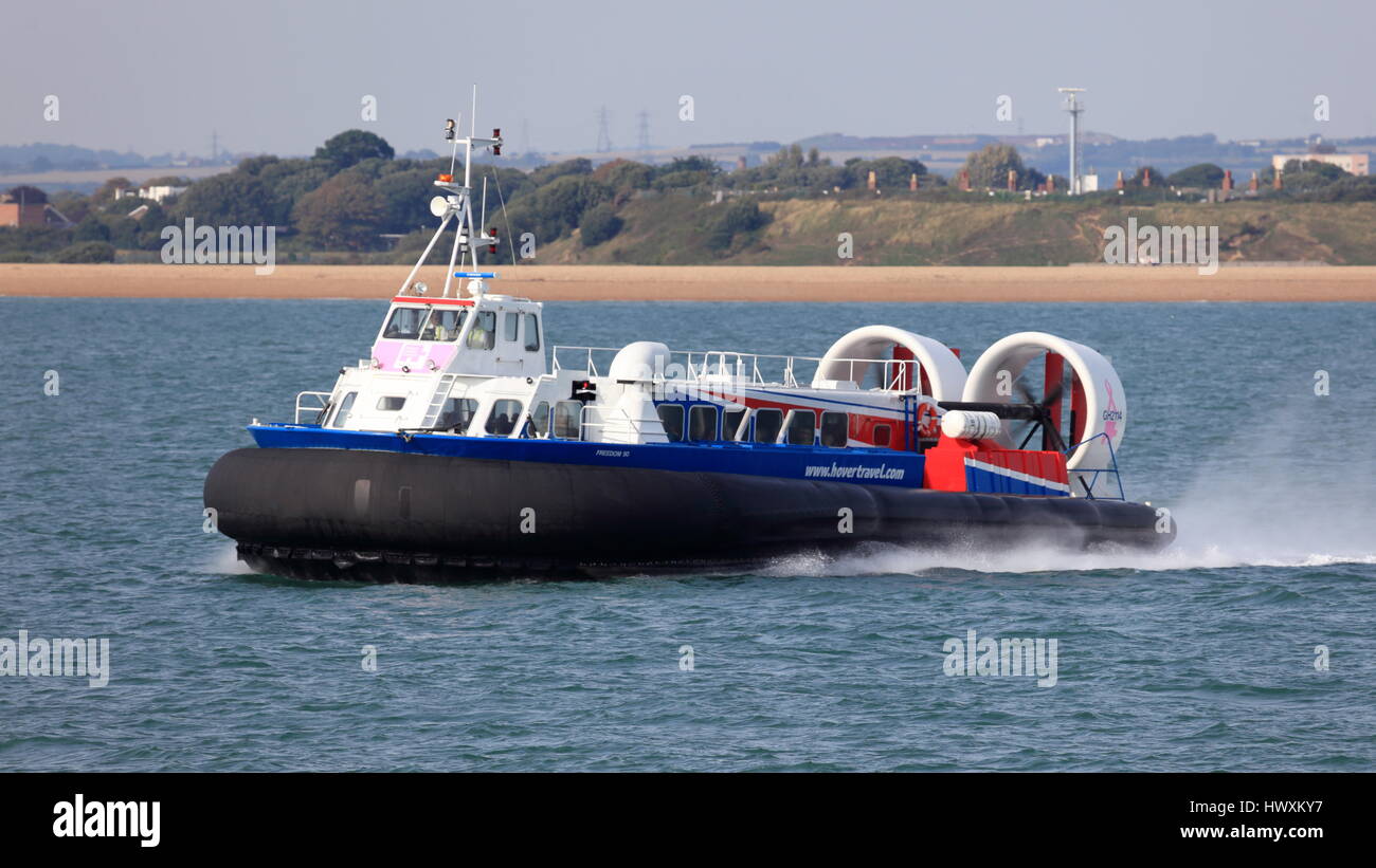 Hovercraft Freedom 90 passenger ferry service between Southsea to Ryde ...
