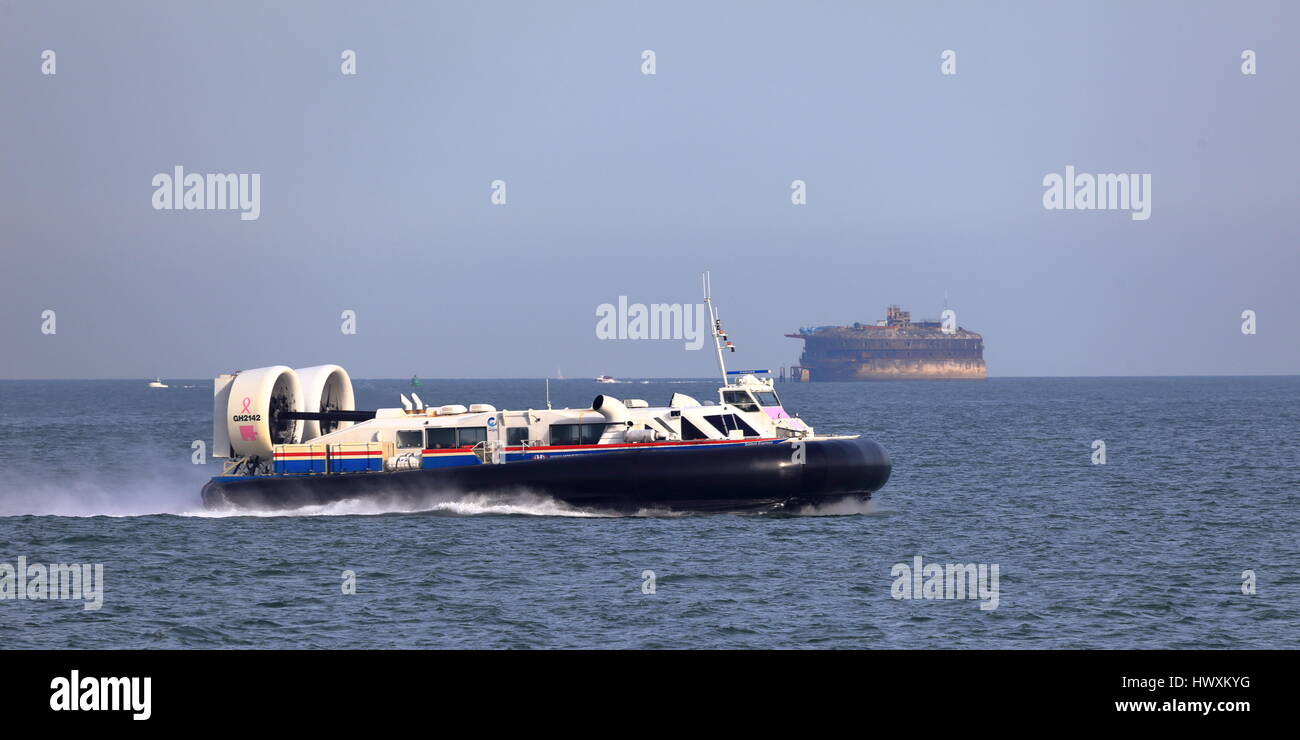 Hovercraft Solent Express passenger ferry service between Southsea and ...