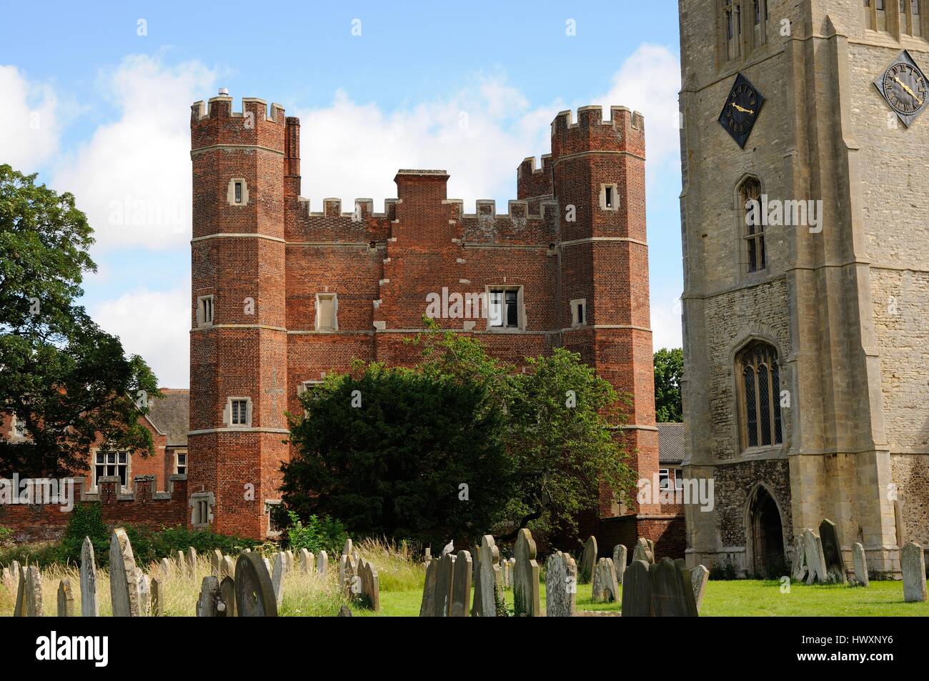 Palace of the bishops of lincoln hi-res stock photography and images ...