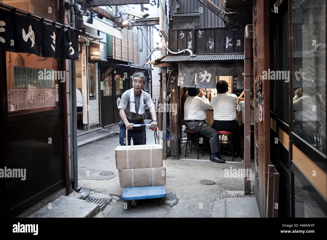 Noodle delivery tokyo hi-res stock photography and images - Alamy