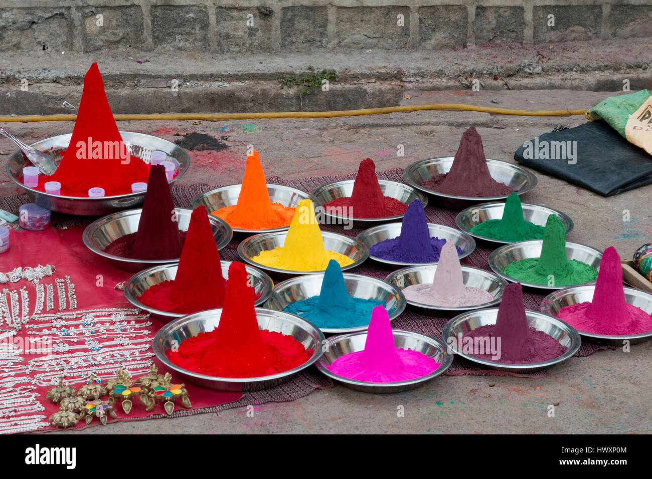 Colour powder in Orchha, India Stock Photo - Alamy