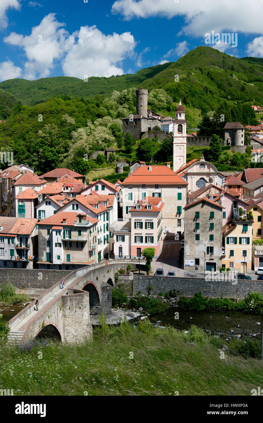 Italian villages hi-res stock photography and images - Alamy